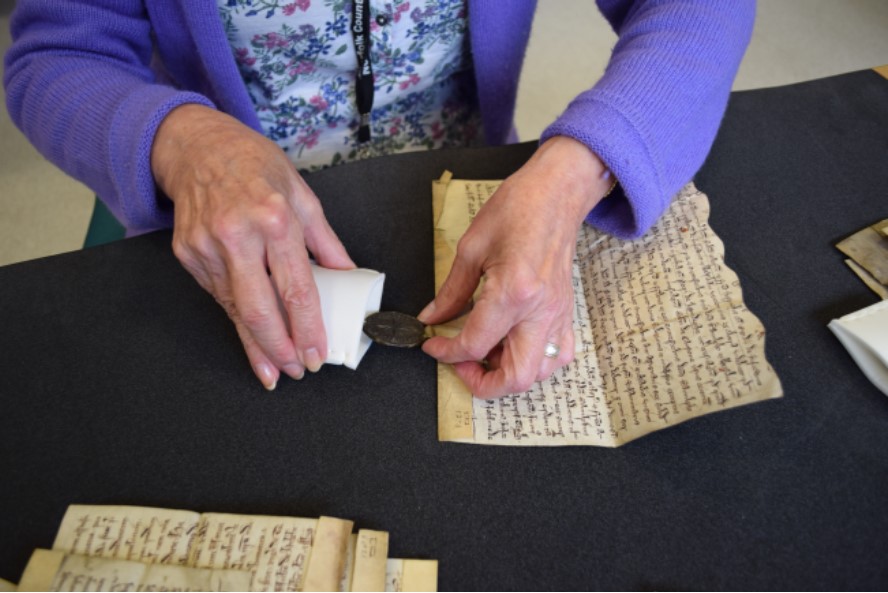 Seals and sealing: An introduction to seals through the archives of the ...